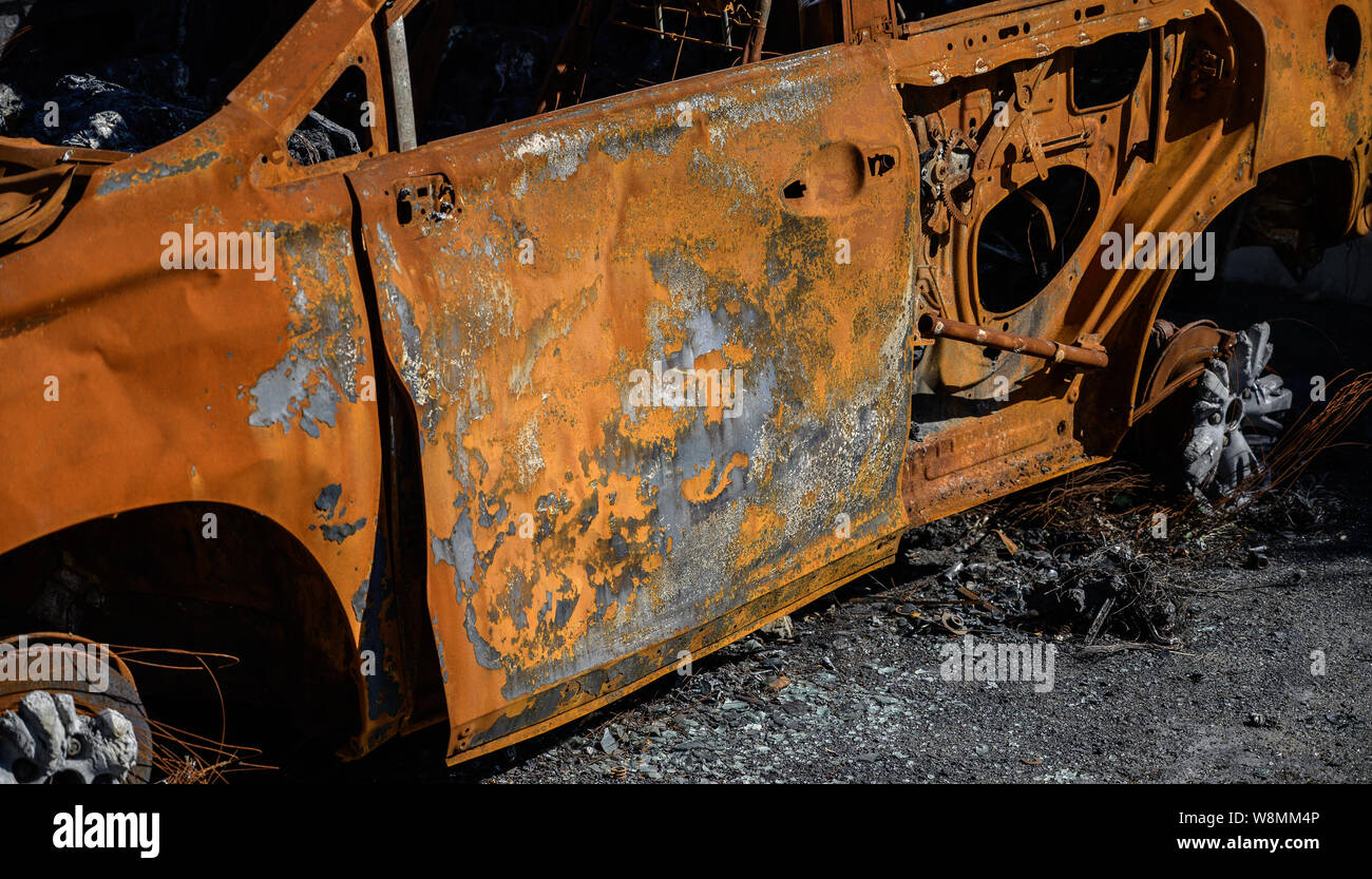 Burnt and rusty car skeleton Stock Photo - Alamy