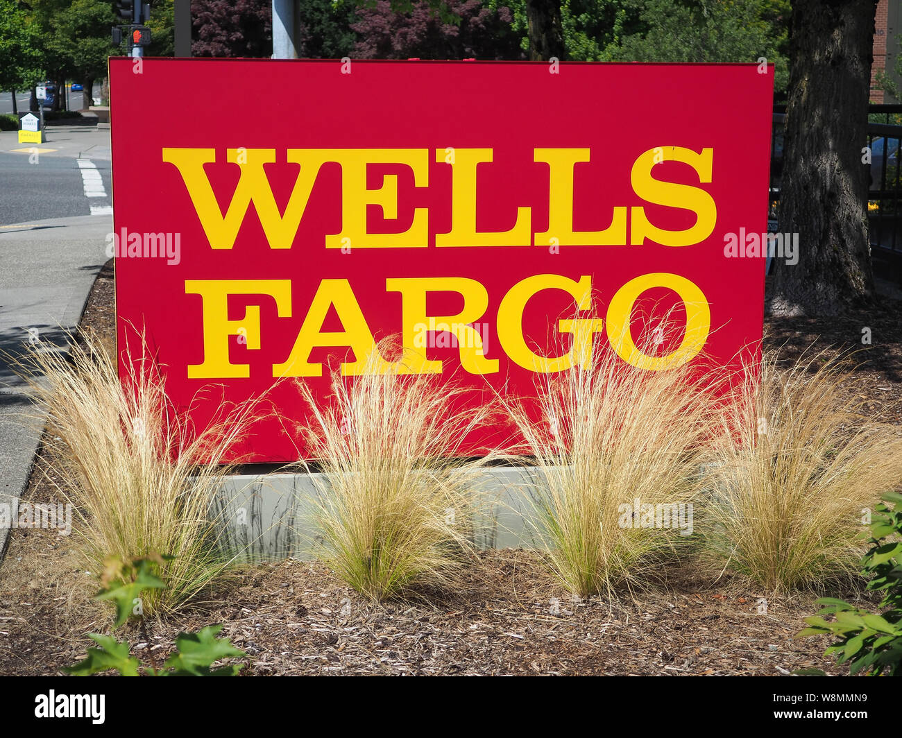 Wells fargo logo hi-res stock photography and images - Alamy