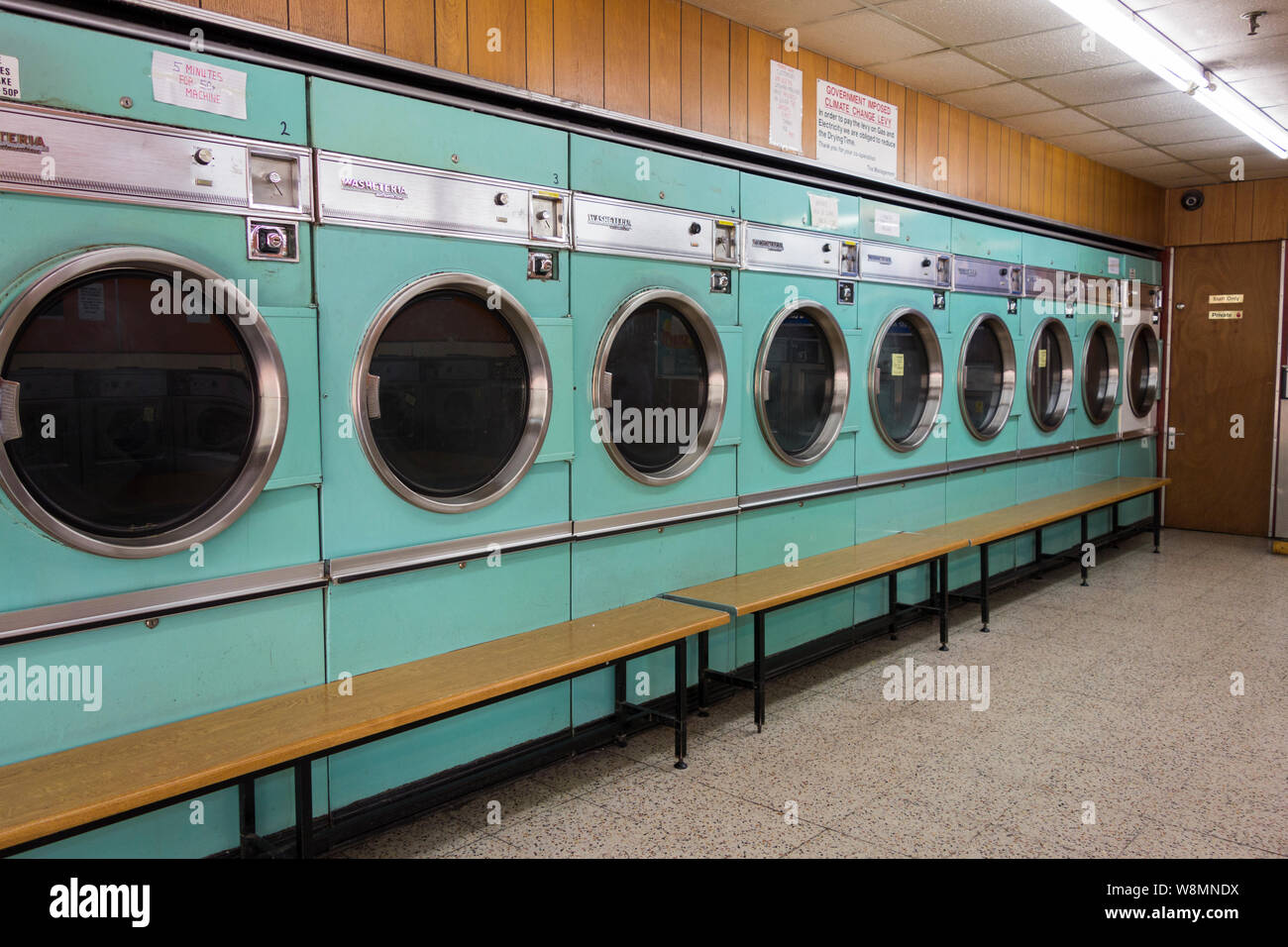 Laundromat interior hi-res stock photography and images - Alamy