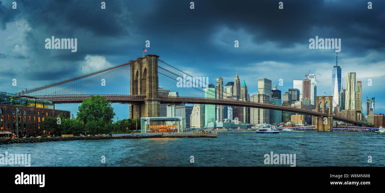 Dumbo skyline hi-res stock photography and images - Alamy