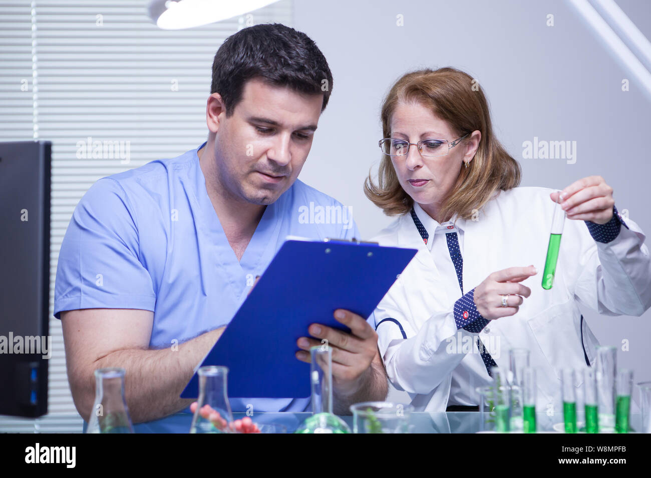 Female scientist telling assistant hi-res stock photography and images ...