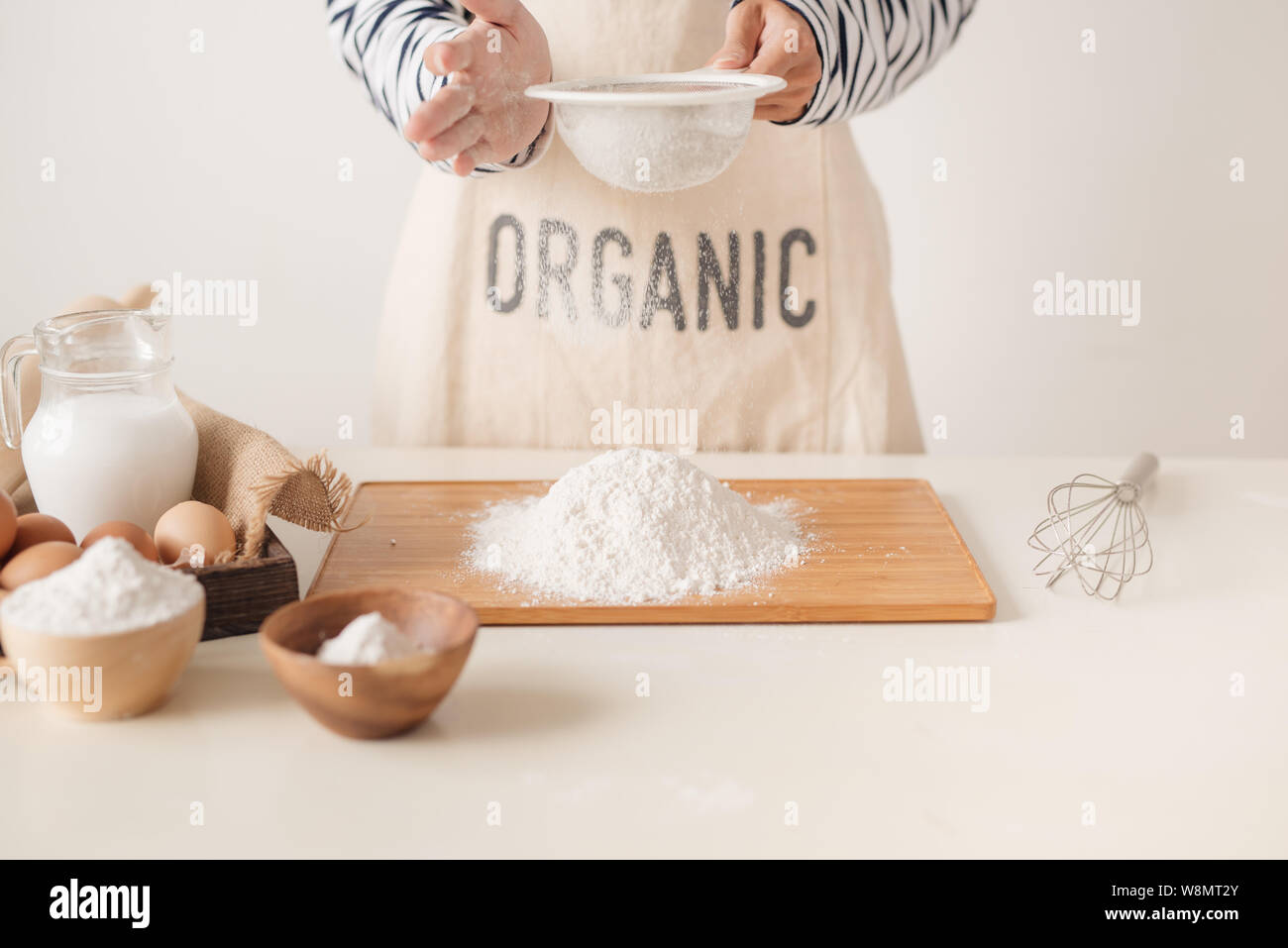 Flour sifting through a sieve for a baking Stock Photo - Alamy
