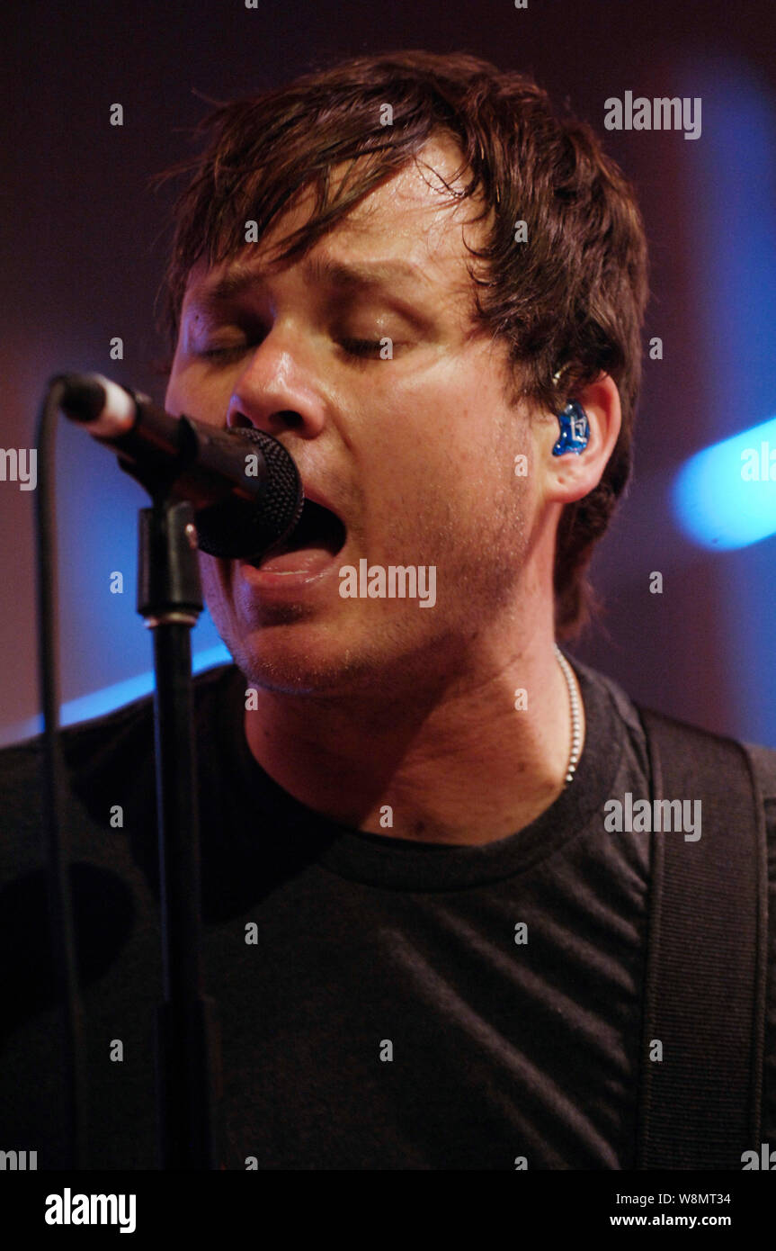 Blink 182 performing tom hi-res stock photography and images - Alamy