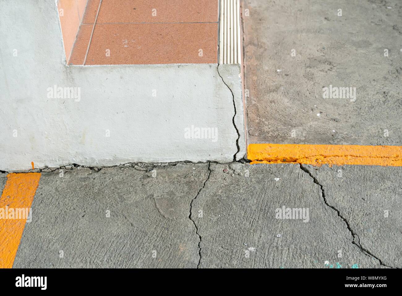 Cracked cement concrete walkway hi-res stock photography and images - Alamy