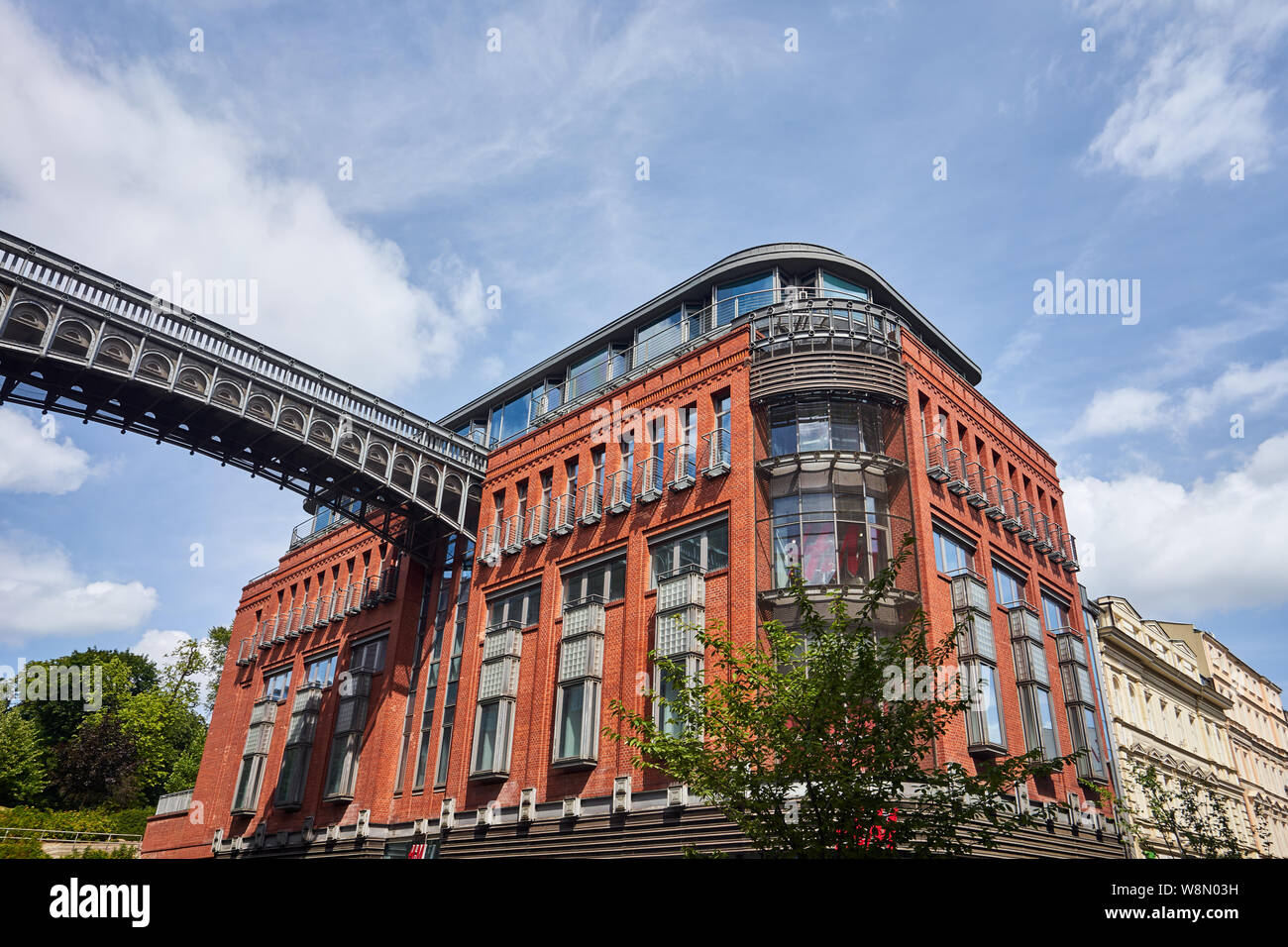 Red brick footbridge hi-res stock photography and images - Alamy