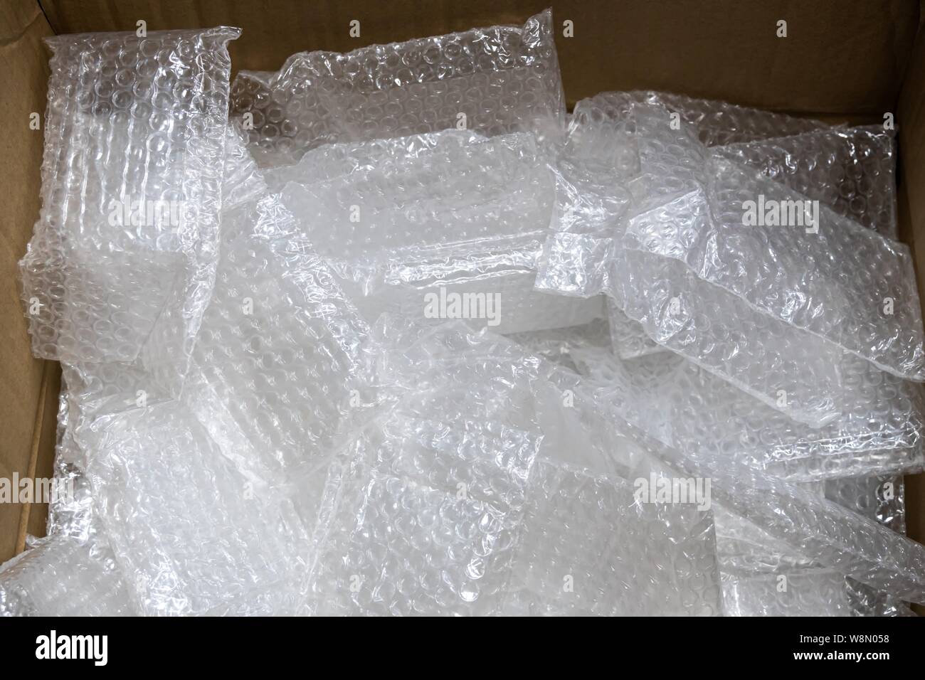 Bubble wrap box hi-res stock photography and images - Alamy