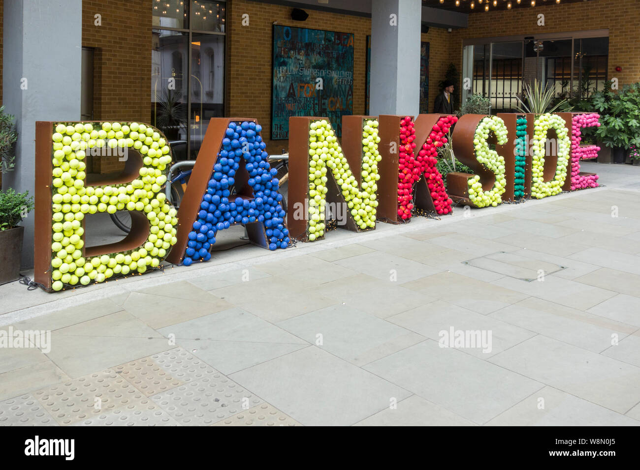 Hilton hotel signage hi-res stock photography and images - Alamy