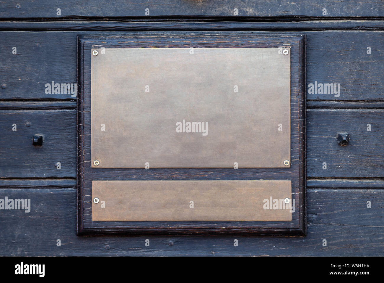 Old bronze name plate hi-res stock photography and images - Alamy