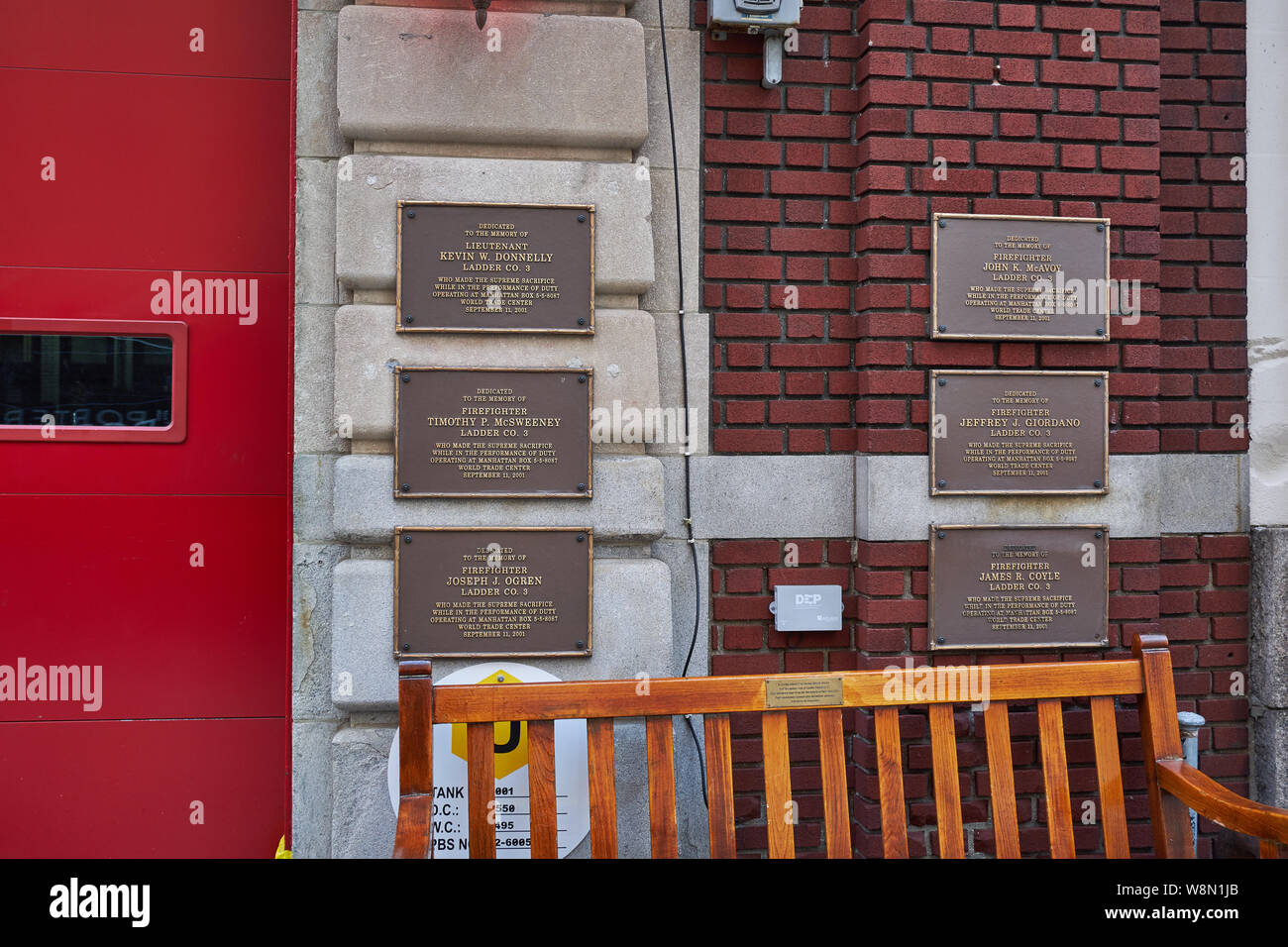 Firehouse door hi-res stock photography and images - Alamy