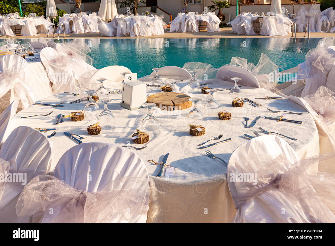 Rustic wedding table setting hi-res stock photography and images - Alamy