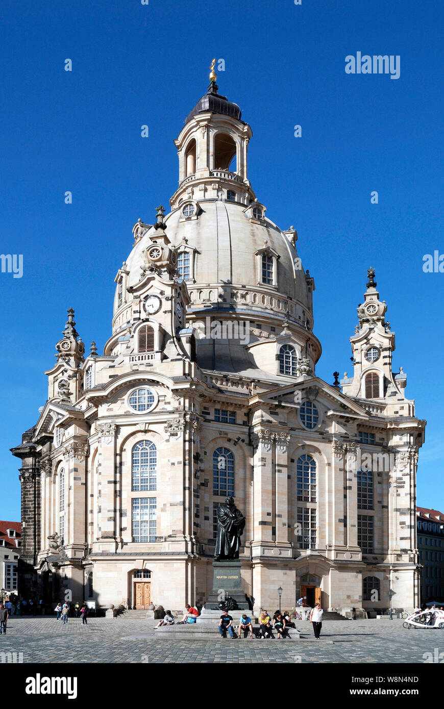 Church of Our Lady at the New market of Dresden visited by tourists ...