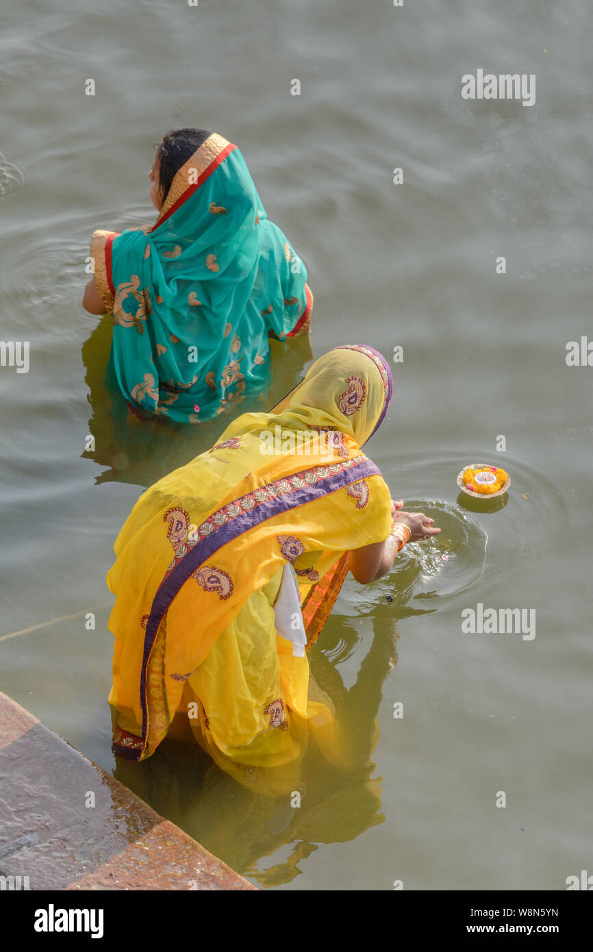 Ganges india floating hi-res stock photography and images - Alamy