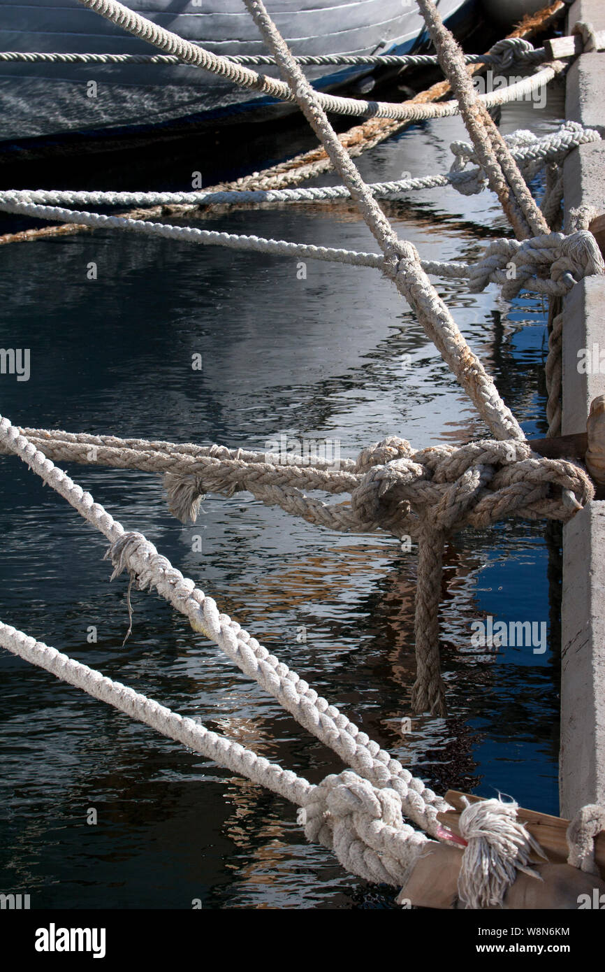Mooring boat with naval ropes on the pier Stock Photo - Alamy