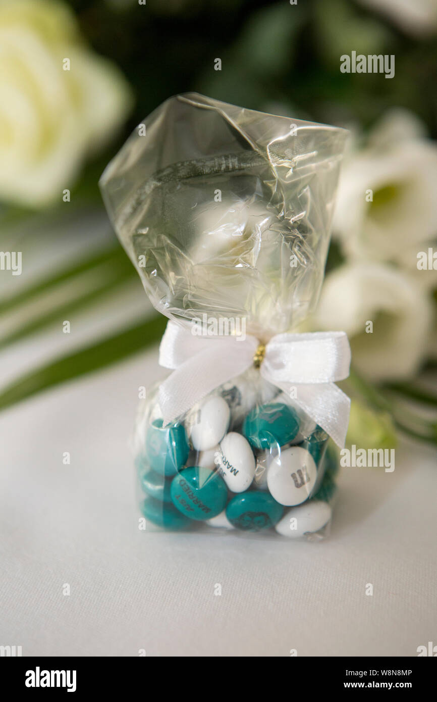 Wedding guest favour hi-res stock photography and images - Alamy