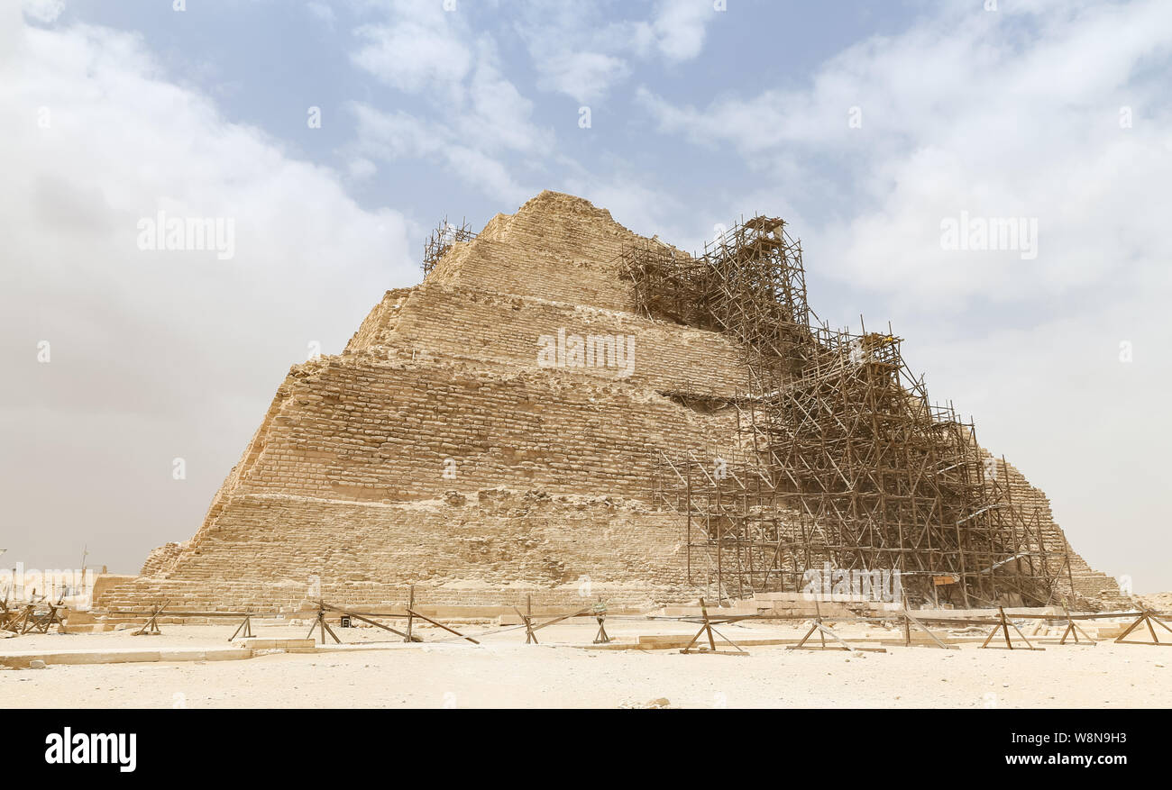 Necropolis of sakkara hi-res stock photography and images - Alamy