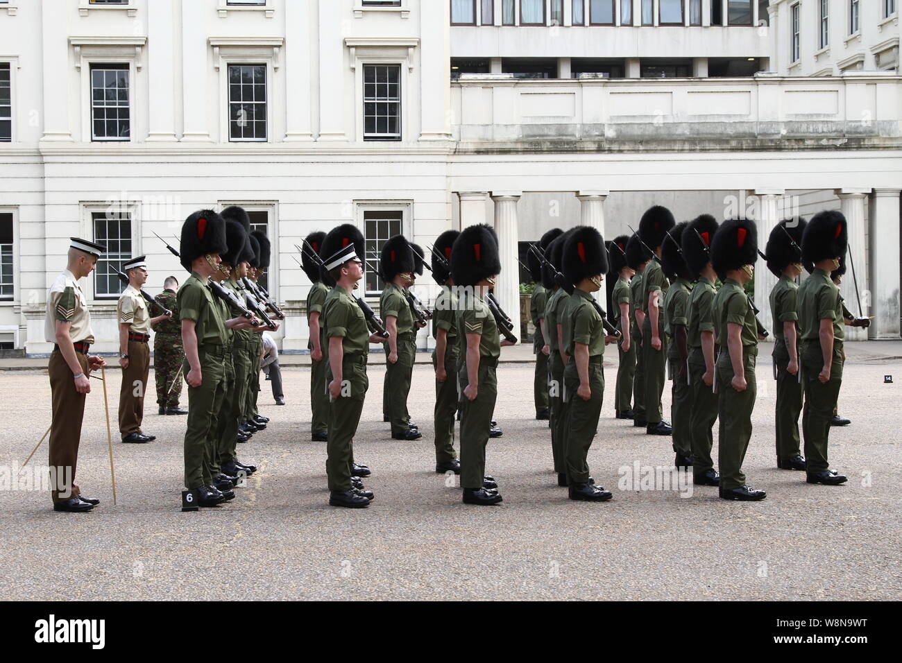 BRITISH SOLDIERS ON PARADE AT WELLINGTON BARACKS, LONDON. ARMED FORCES ...