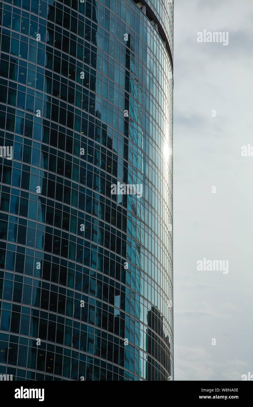 Skyscraper blue sky business hi-res stock photography and images - Alamy