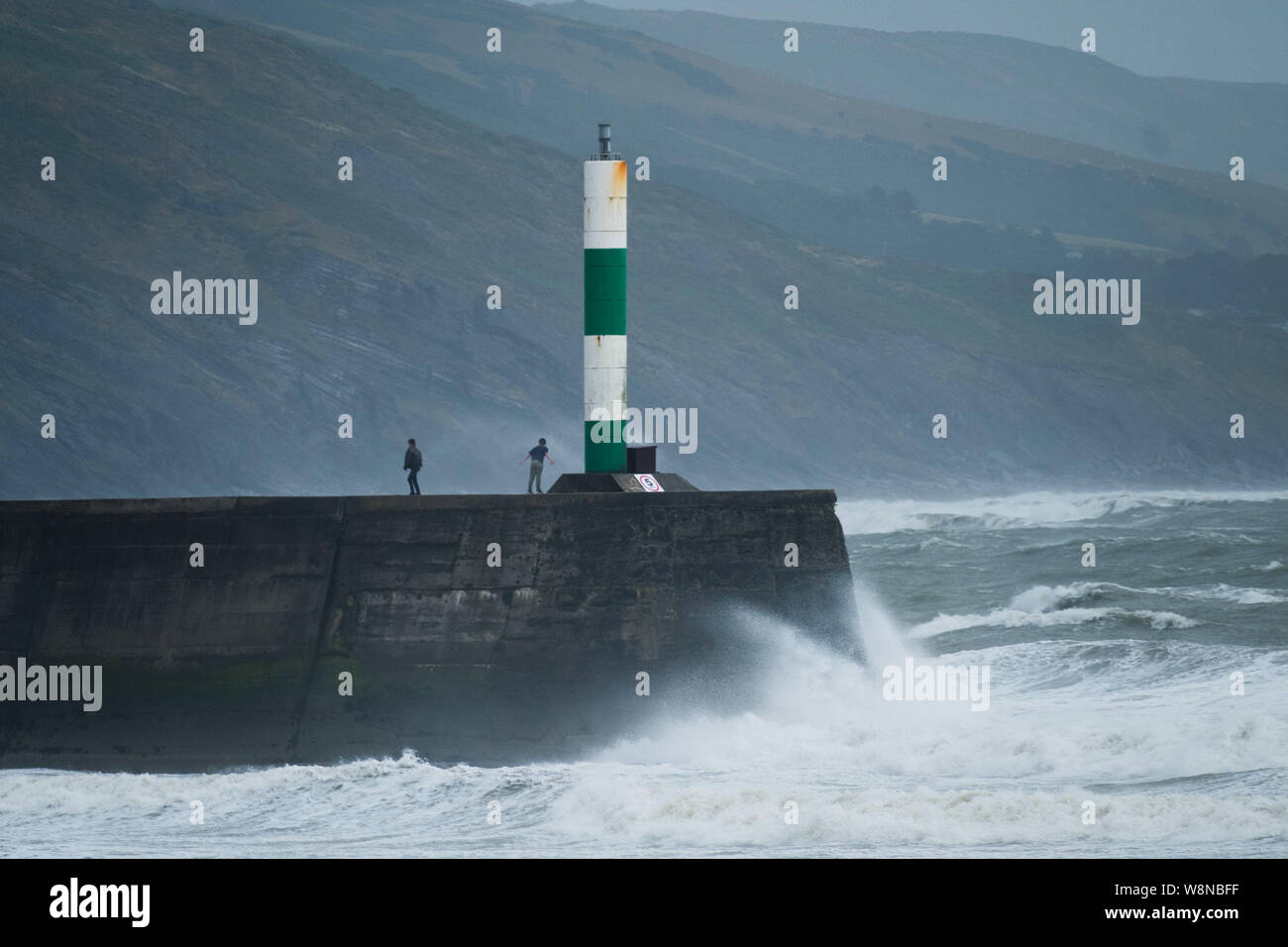 Wind over water makes waves hi-res stock photography and images - Alamy