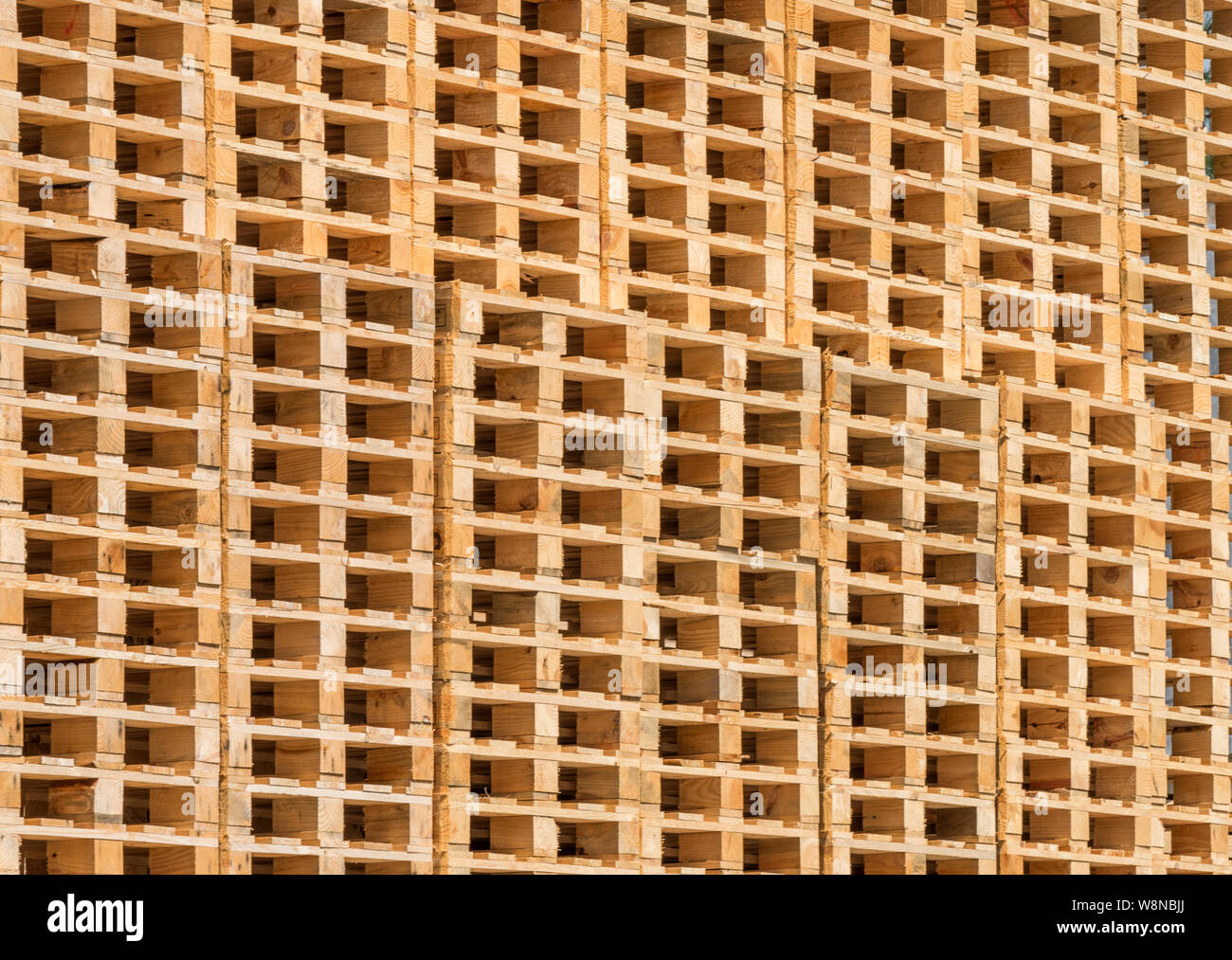 Pallets structure hi-res stock photography and images - Alamy