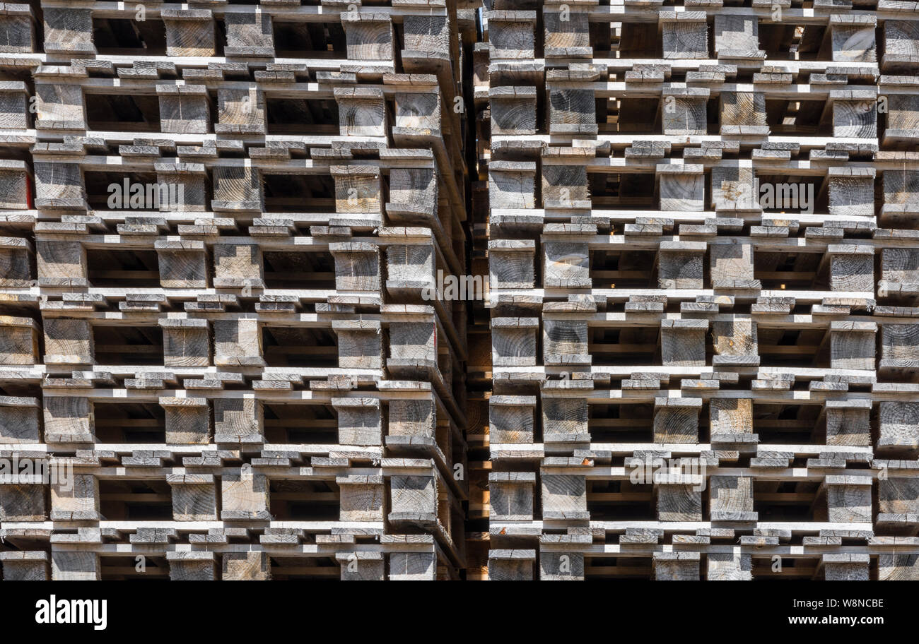 Pallets structure hi-res stock photography and images - Alamy