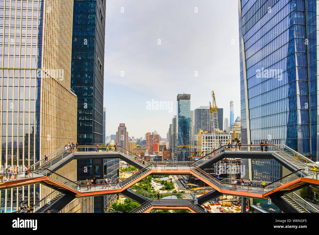 The Vessel (honeycomb-like structure), the construction in center of ...