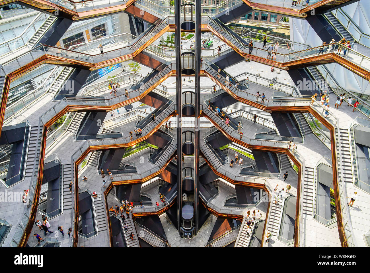The Vessel (honeycomb-like structure), the construction in center of ...