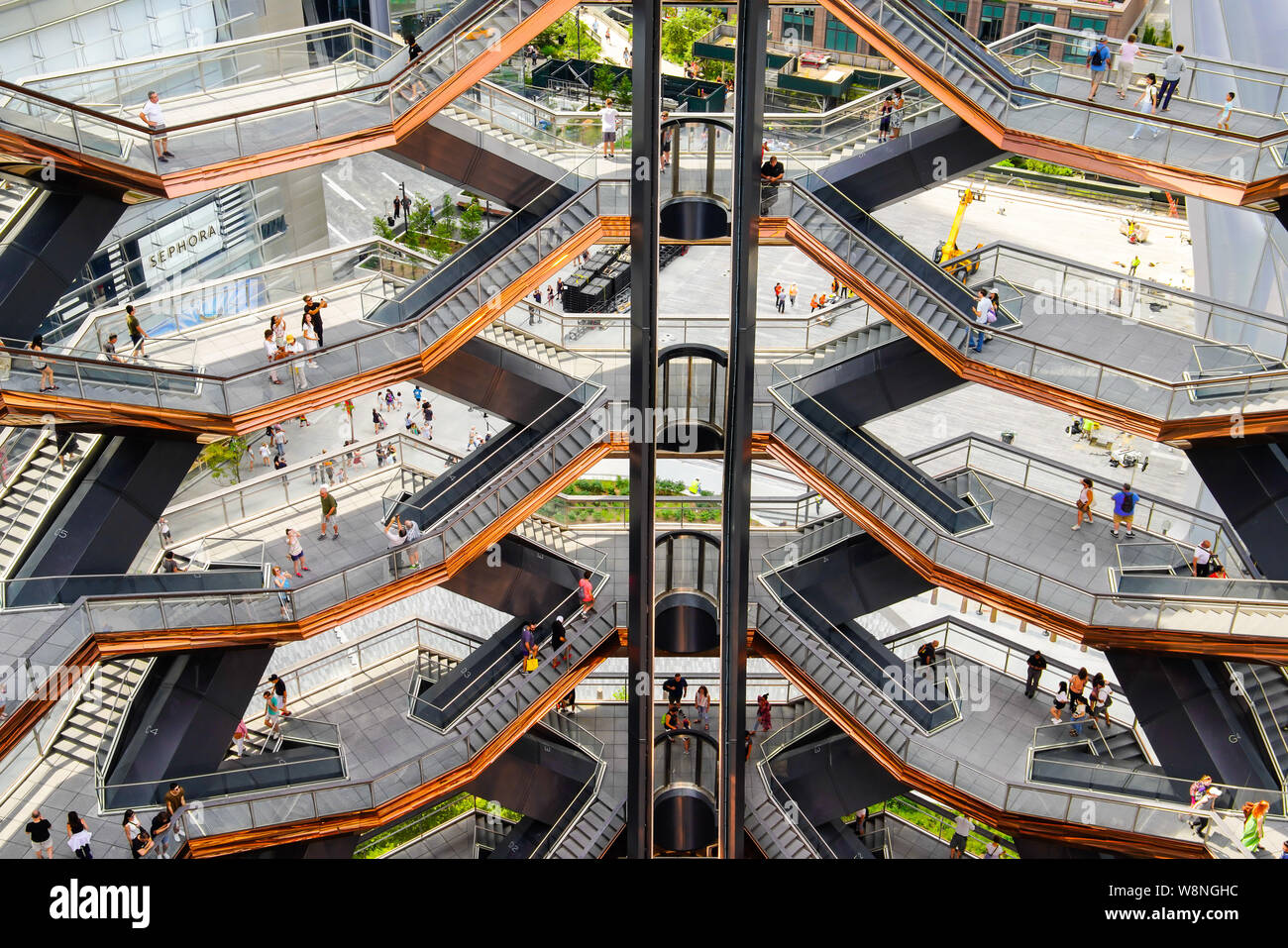 The Vessel (honeycomb-like structure), the construction in center of ...