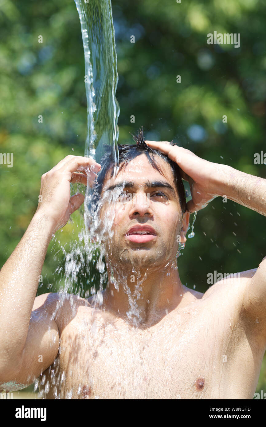 Bathing fountain hi-res stock photography and images - Alamy
