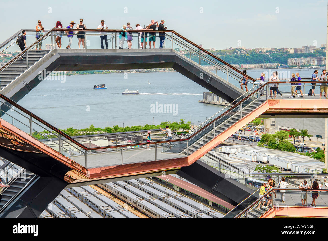 The Vessel (honeycomb-like structure), the construction in center of ...