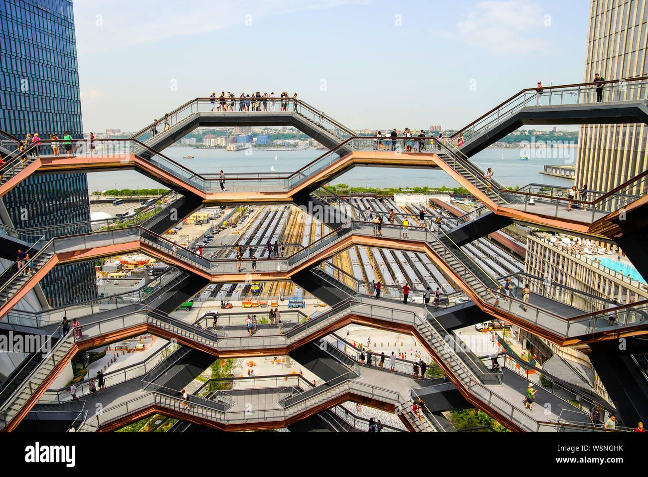 The Vessel (honeycomb-like structure), the construction in center of ...