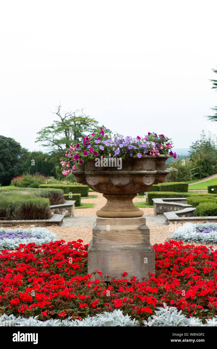 Victorian bedding garden hi-res stock photography and images - Alamy