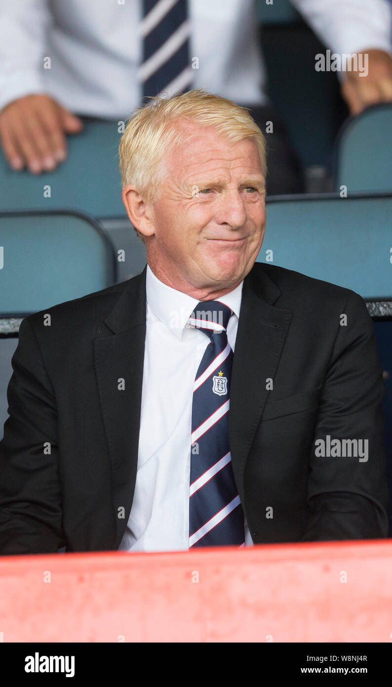 Football action gordon strachan hi-res stock photography and images - Alamy