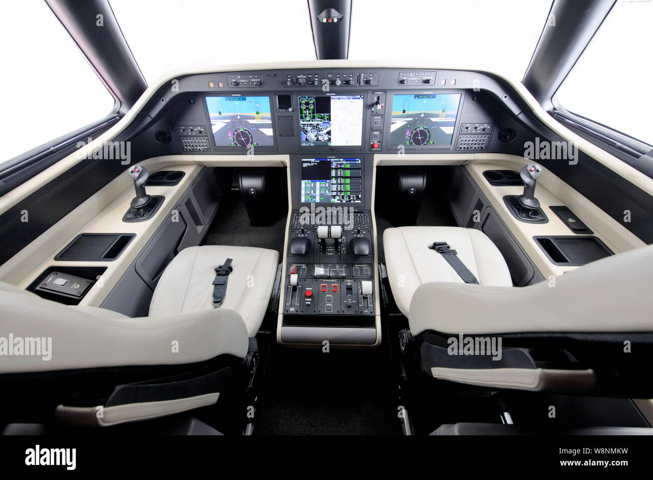 Embraer cockpit hi-res stock photography and images - Alamy