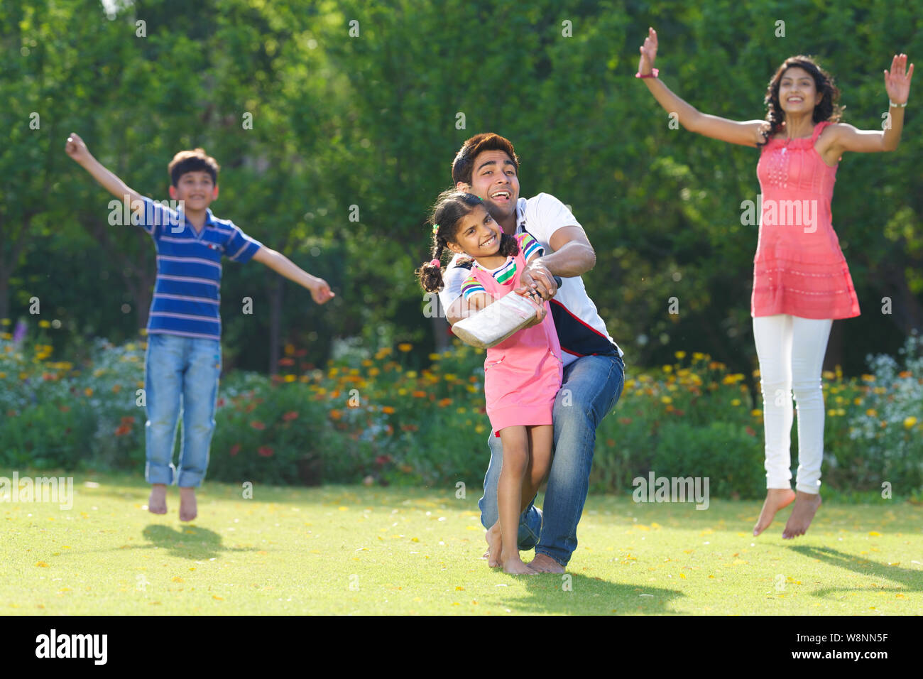 Family playing cricket in a garden Stock Photo - Alamy