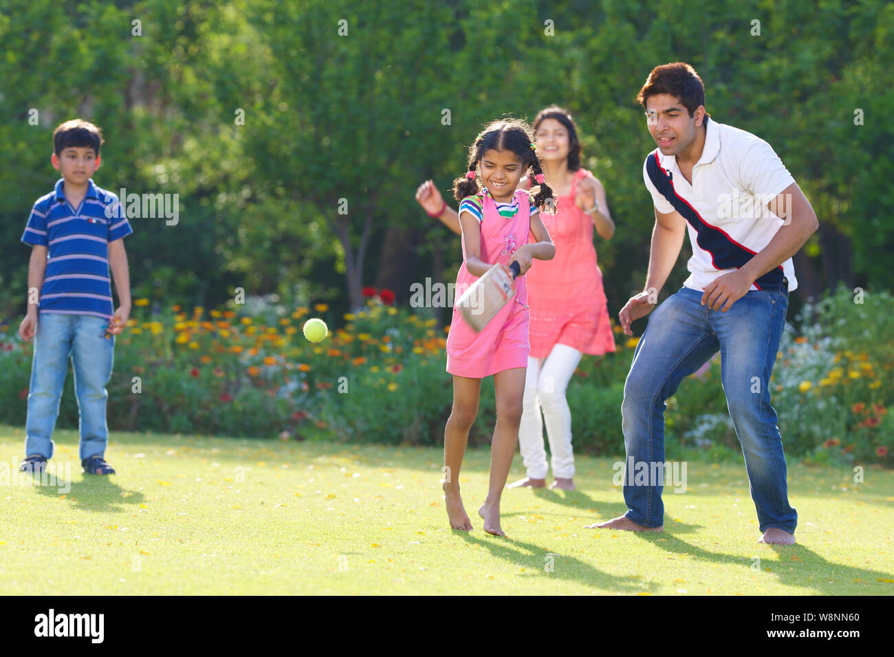 Girls playing cricket hi-res stock photography and images - Alamy