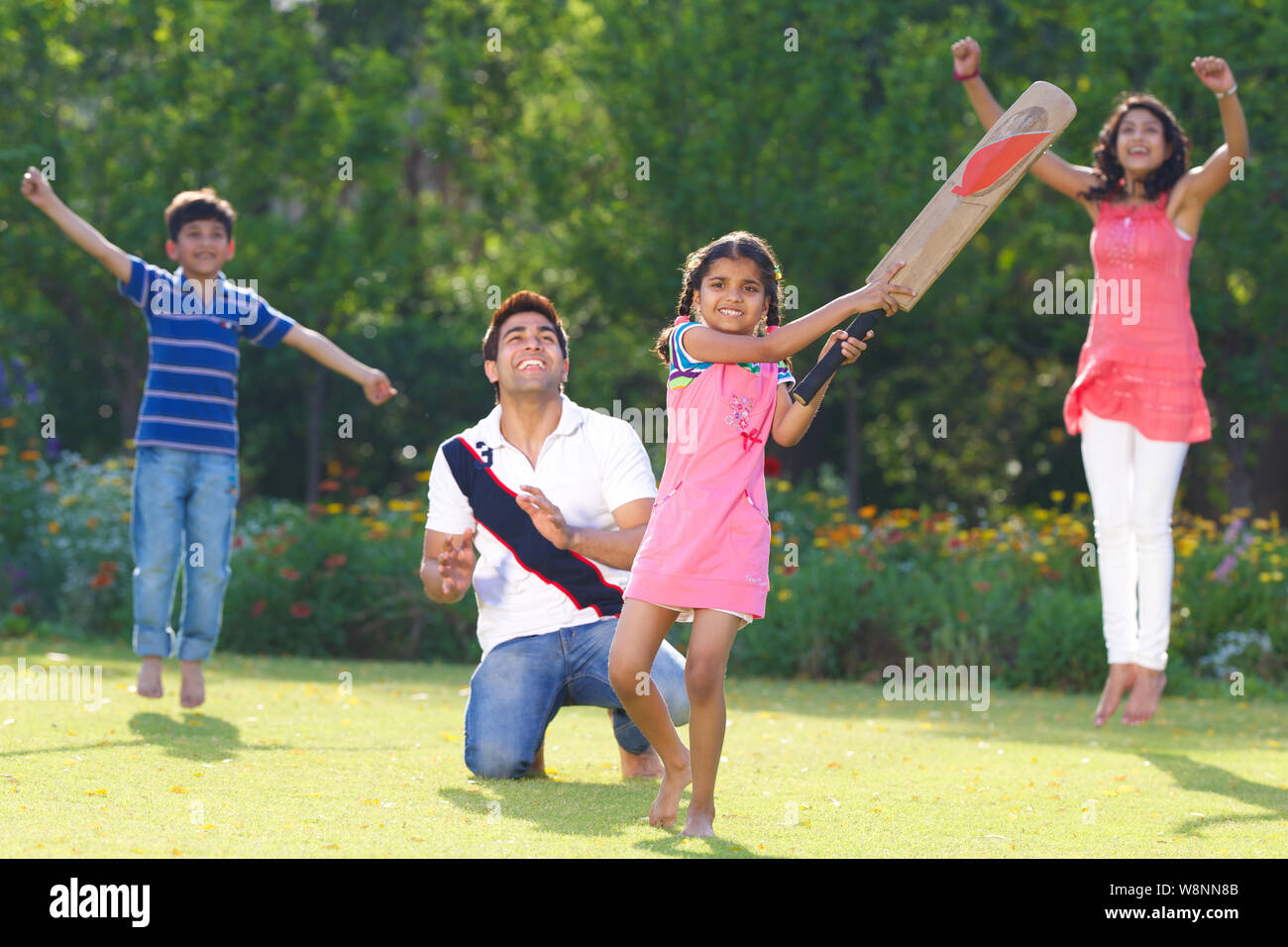 Children playing cricket in park hi-res stock photography and images ...