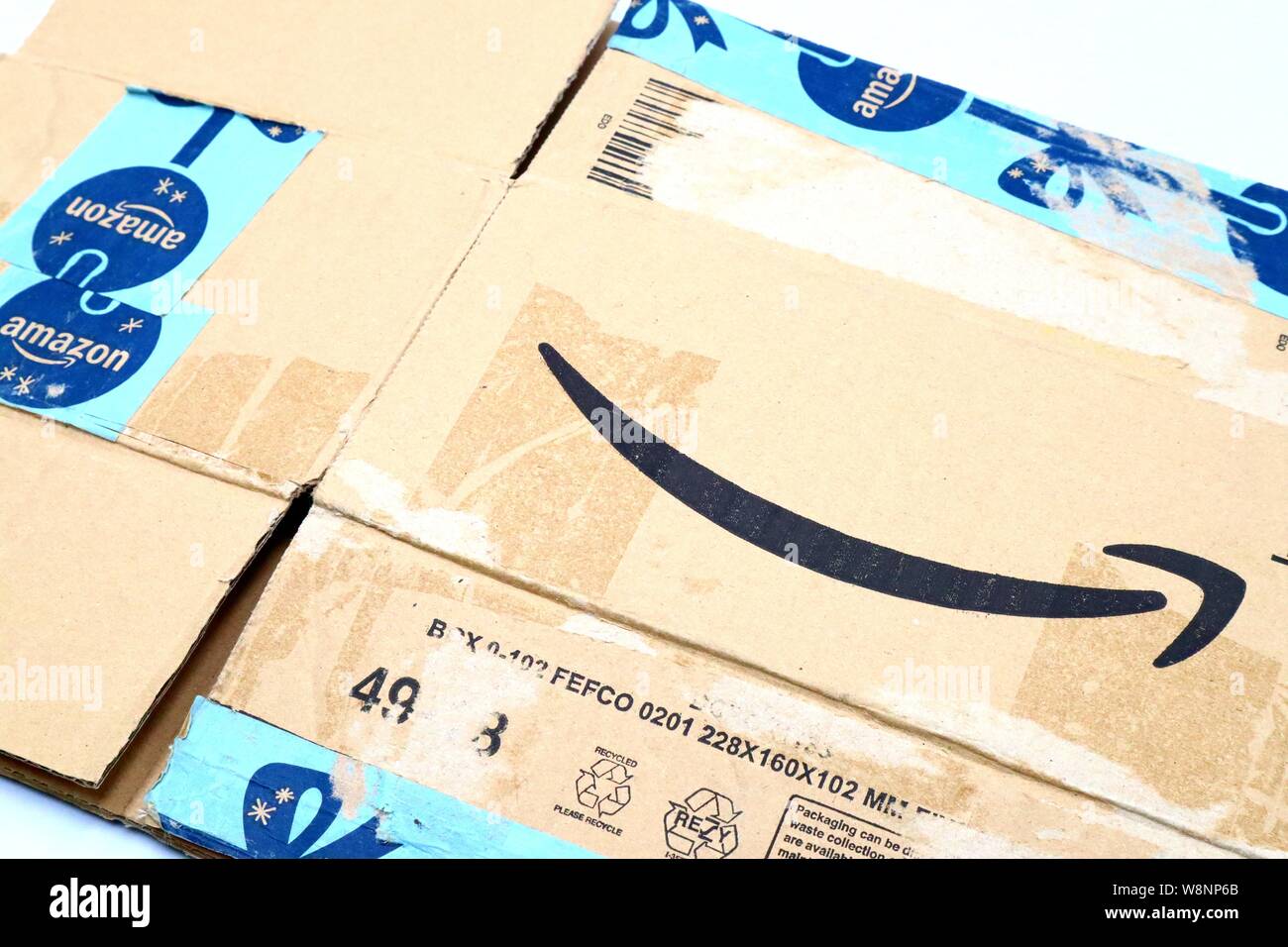 Unboxing amazon parcel hi-res stock photography and images - Alamy
