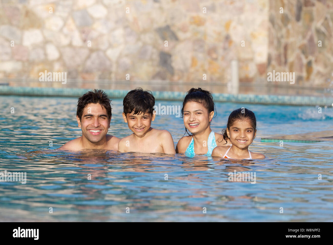 Mother daughter swimming pool hi-res stock photography and images - Alamy