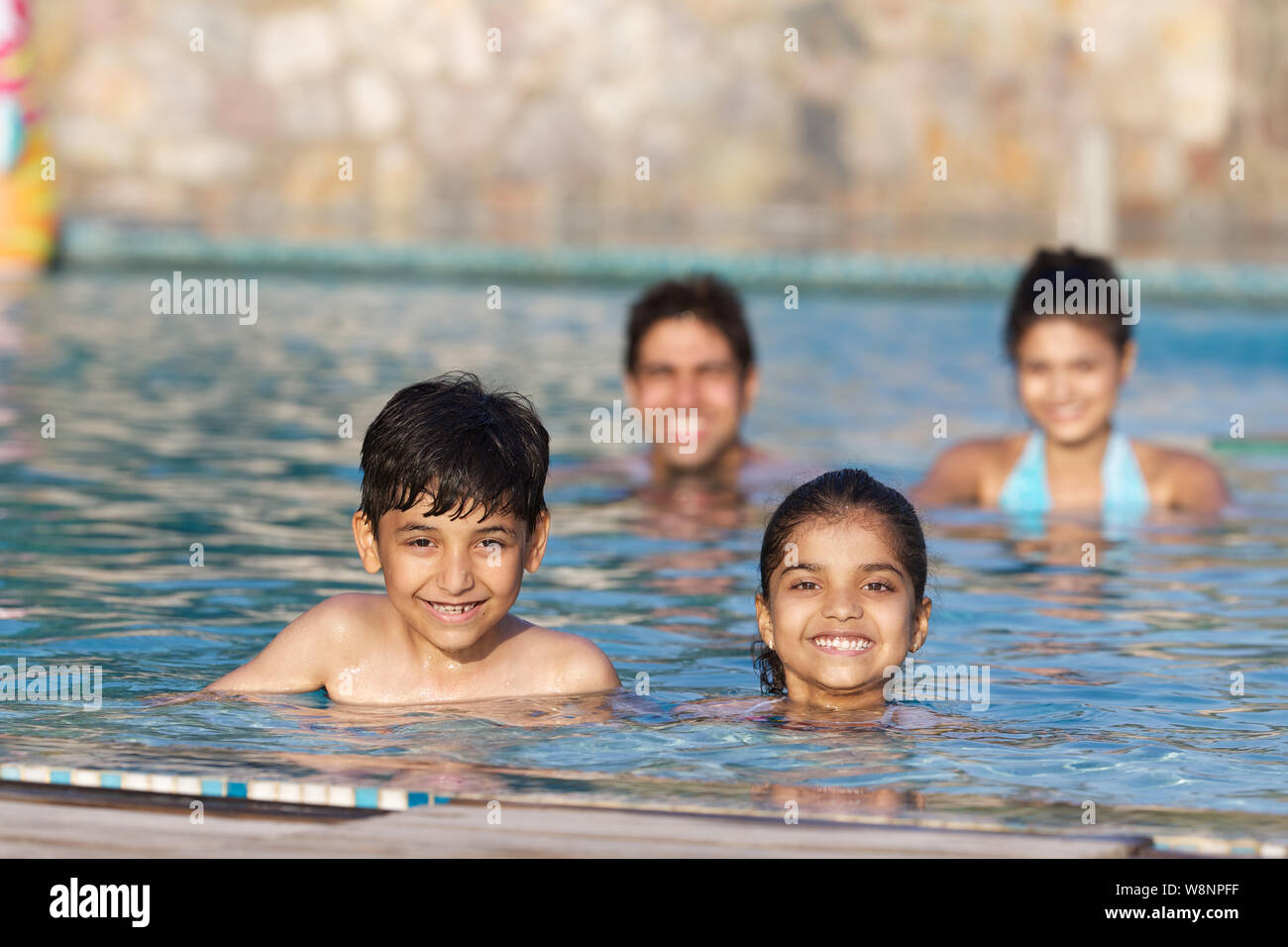Mother and daughter swimming in pool hi-res stock photography and ...