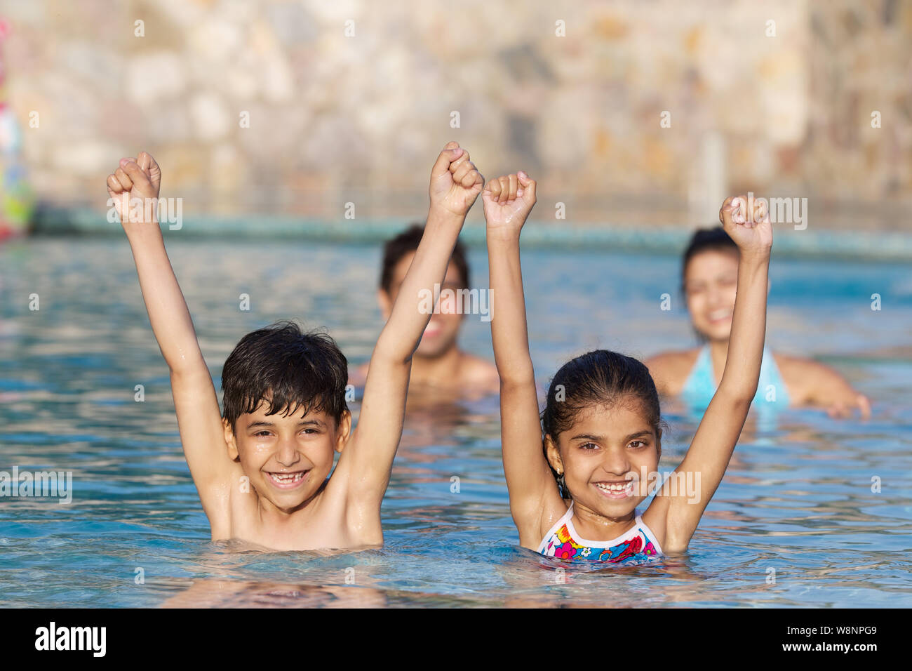 Mother daughter swimming pool hi-res stock photography and images - Alamy