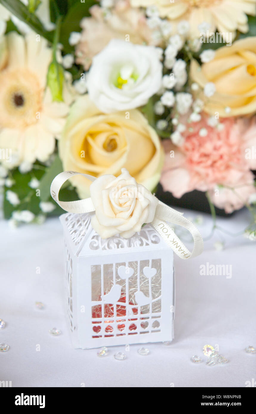 White favour boxes hi-res stock photography and images - Alamy