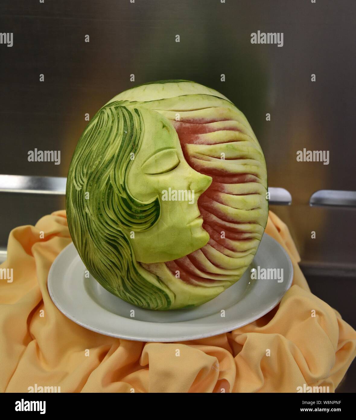 Watermelon sculpture hi-res stock photography and images - Alamy