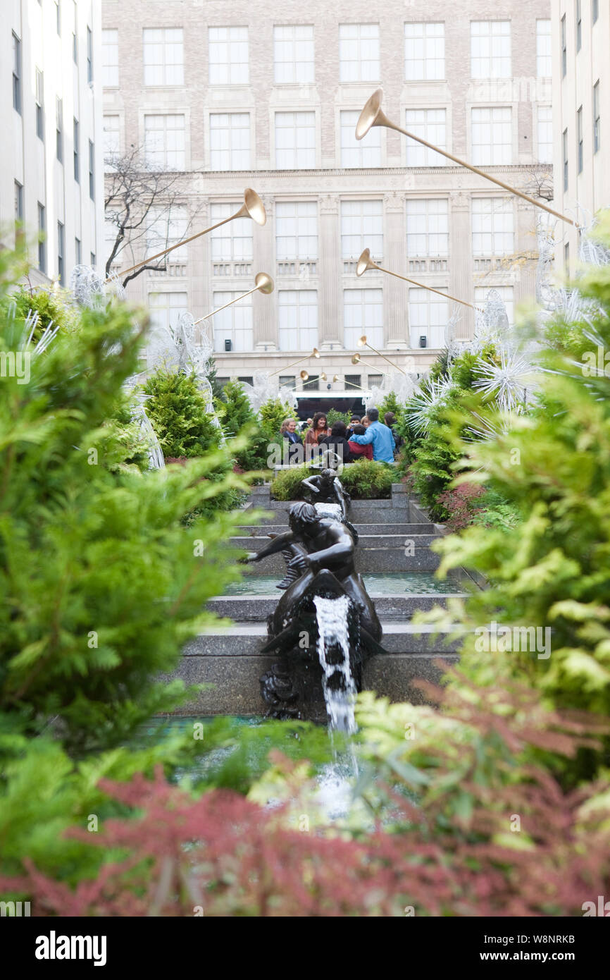 Water Feature outside Rockefeller Centre Stock Photo - Alamy