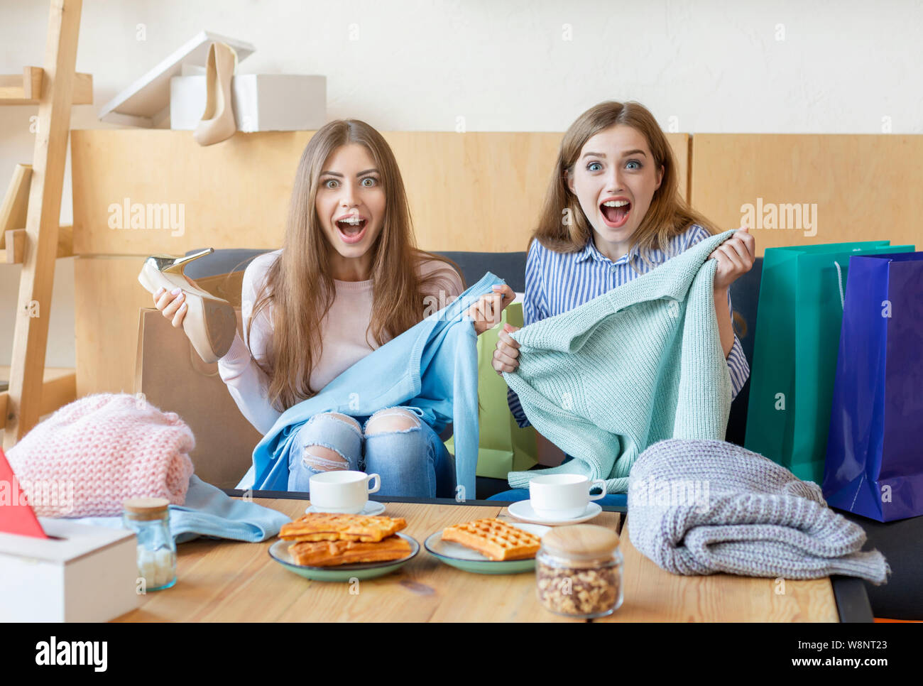 Excited girls hi-res stock photography and images - Alamy