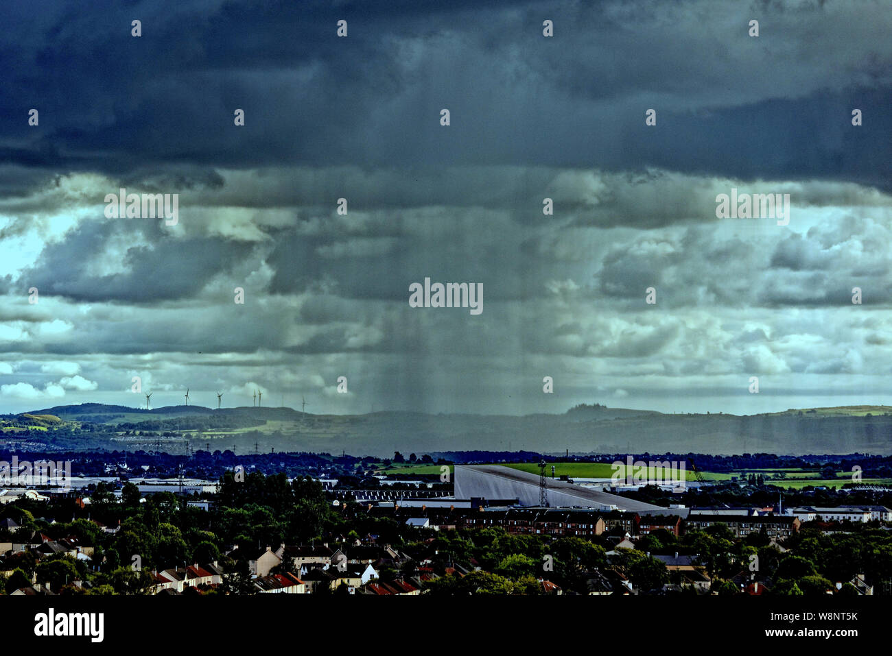 Glasgow, Scotland, UK. 10th Aug, 2019. UK Weather: Rain and dark cloud ...