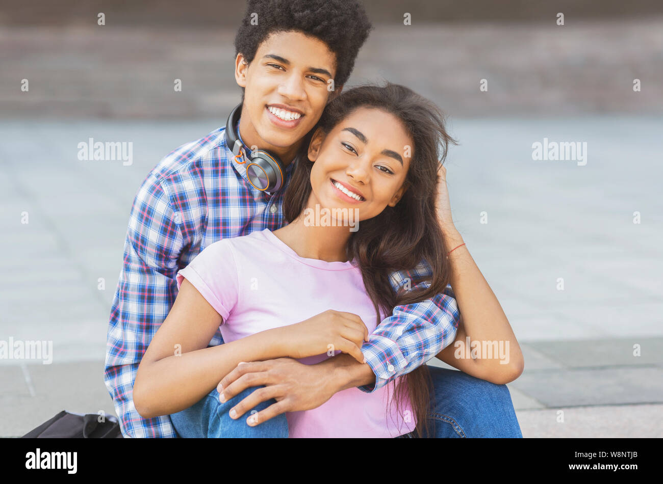 Cute teenage couple first love hi-res stock photography and images - Alamy