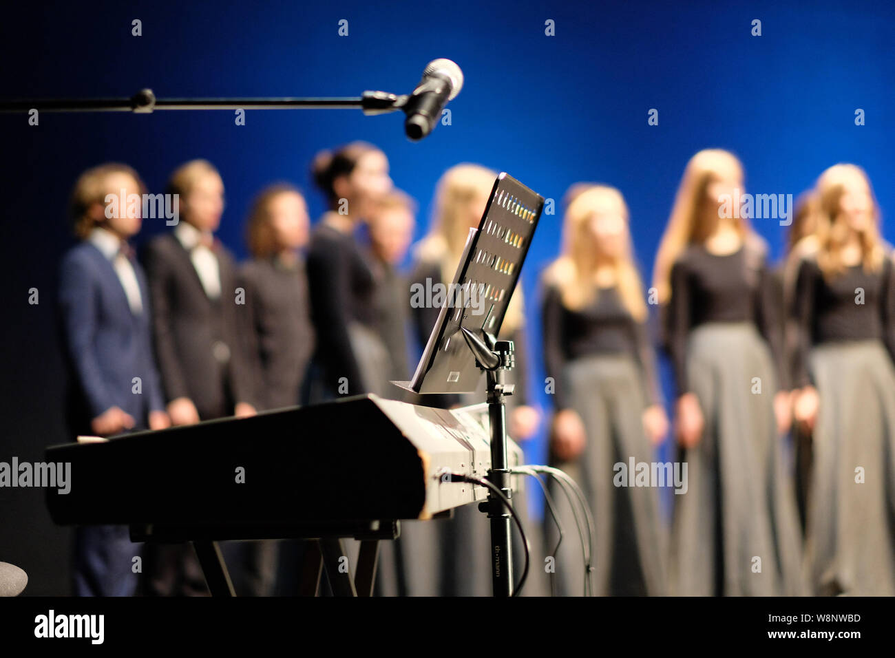 Female stage singing classical hi-res stock photography and images - Alamy