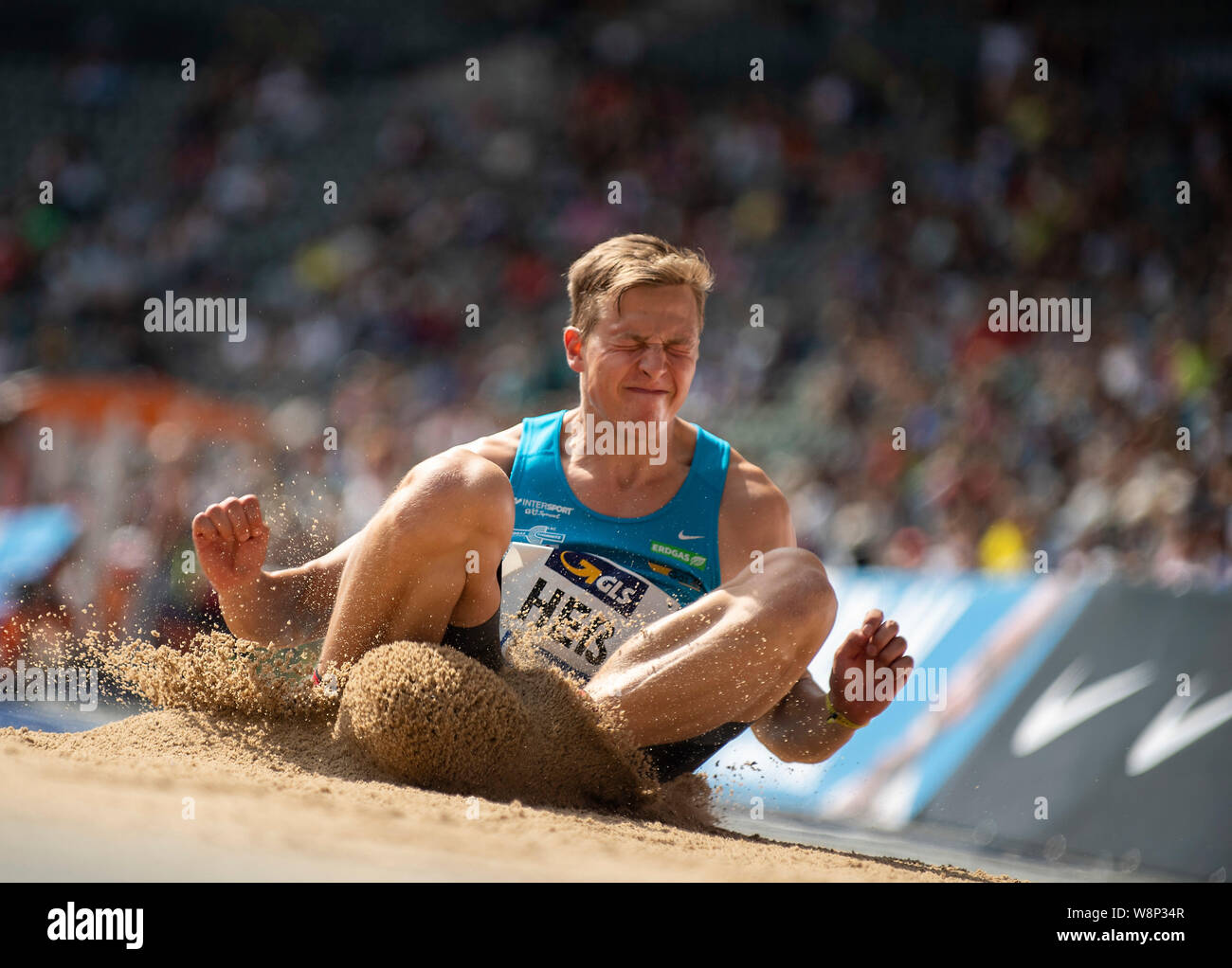 Athletics full length triple jump hi-res stock photography and images ...