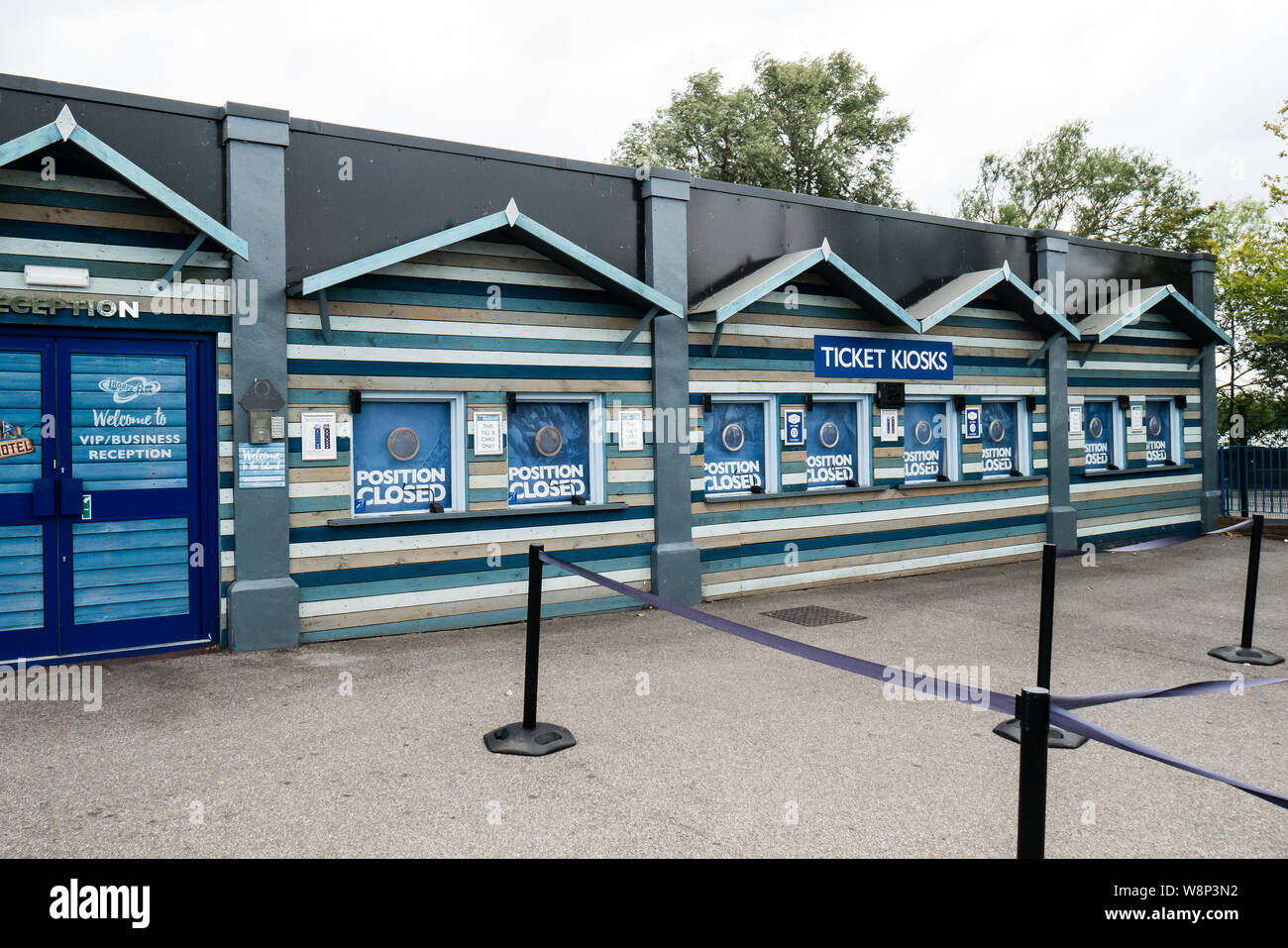 Que for tickets hi-res stock photography and images - Alamy