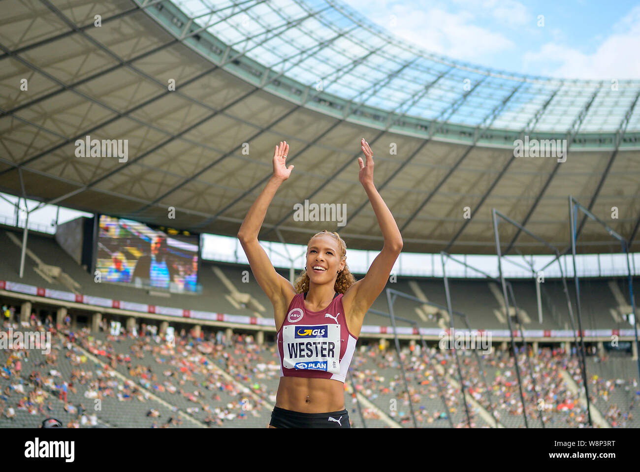 Alexandra WESTER, ASV Koeln, clapping, clapping, women's final long ...